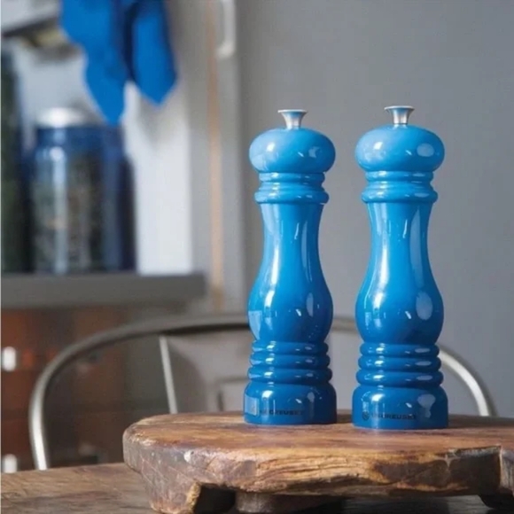 Le Creuset | Kitchen | Le Creuset Set Salt And Pepper Mills In ...
